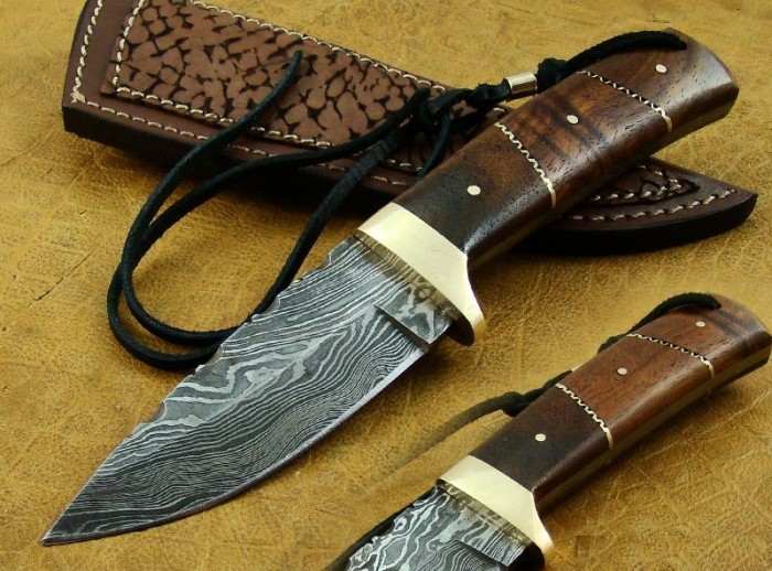 Cutit de vanatoare deosebit, lucrat manual, cu lama din otel de Damasc ...